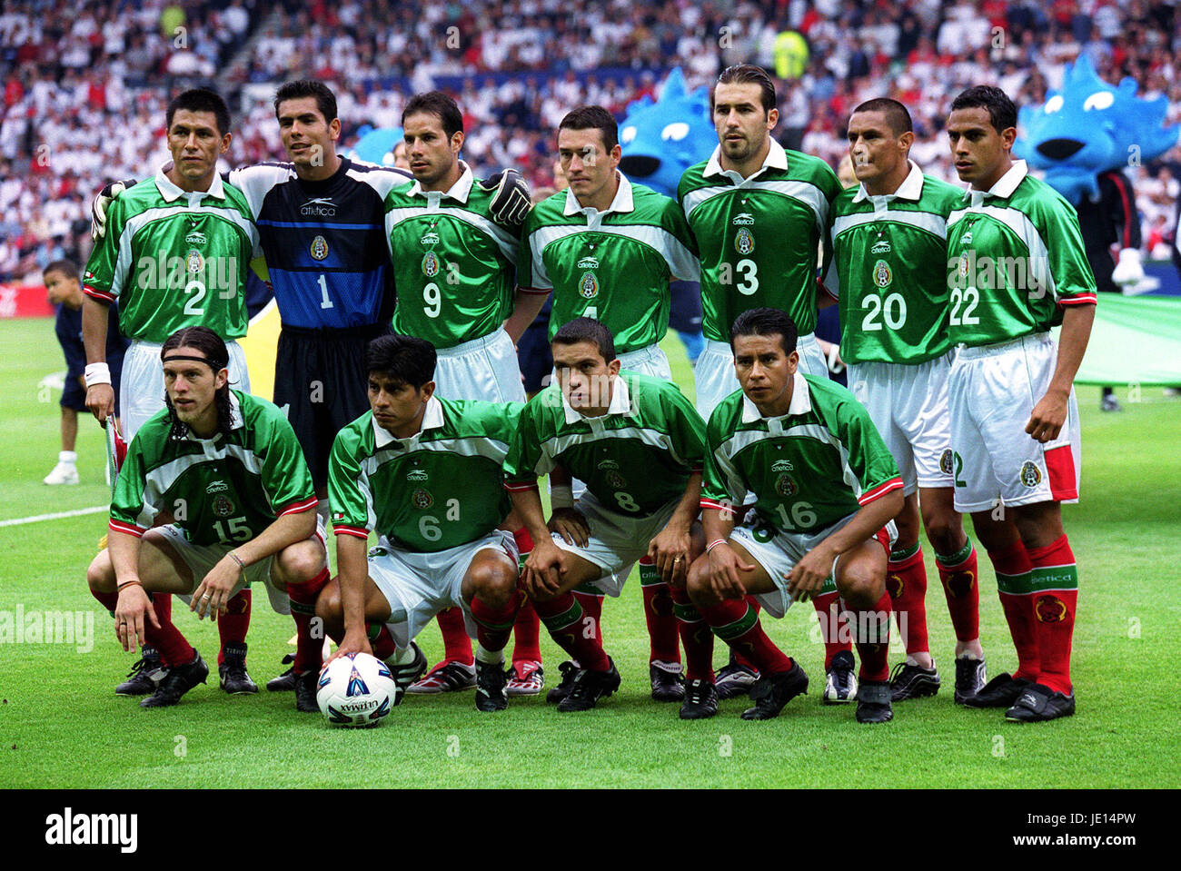 Mexico england team group hi-res stock photography and images - Alamy