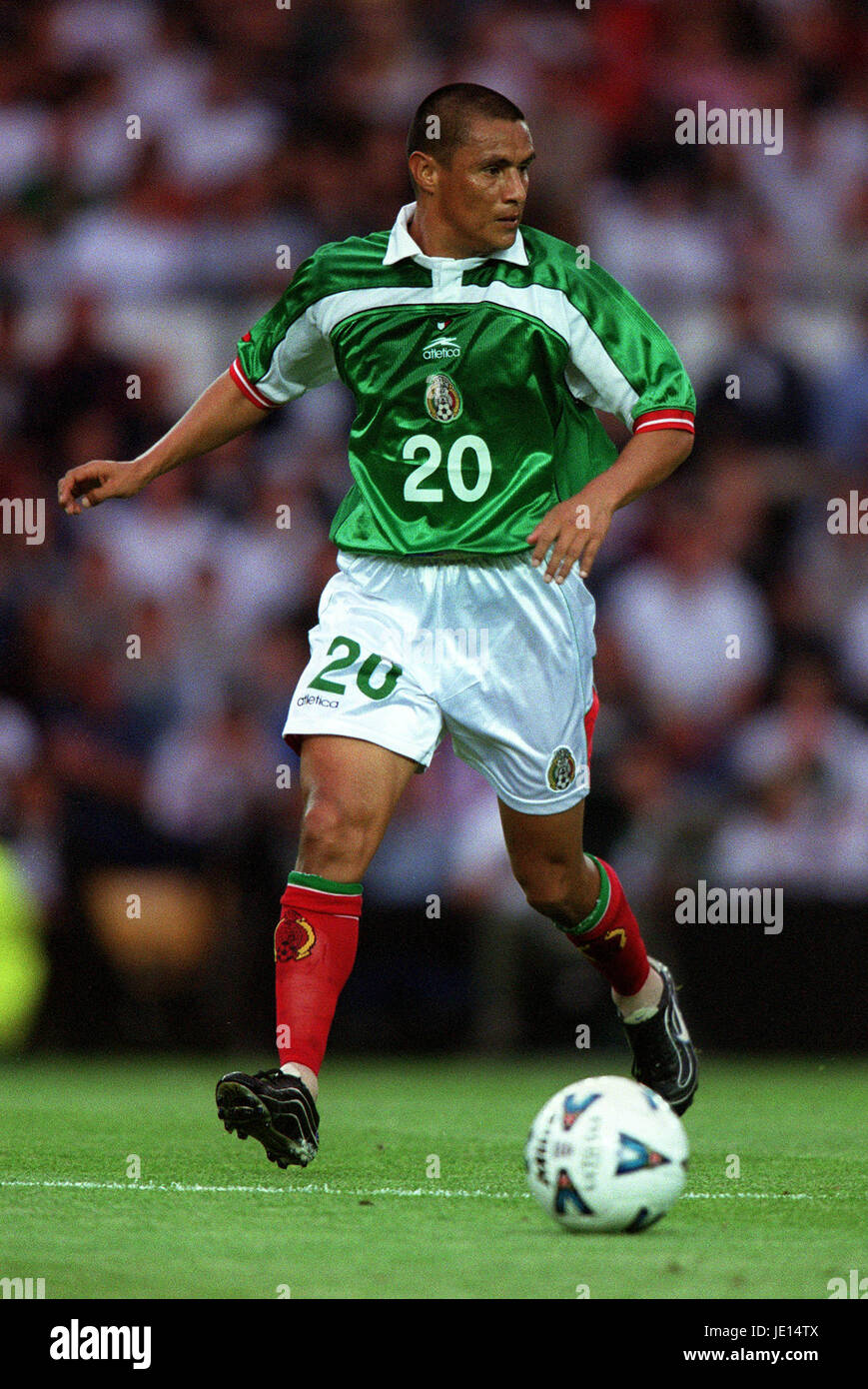 VICTOR RUIZ MEXICO PRIDE PARK DERBY ENGLAND 25 May 2001 Stock Photo - Alamy