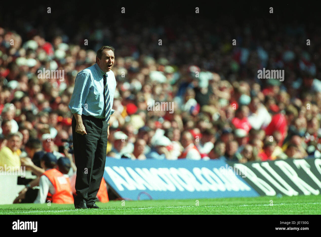 Liverpool cup final cardiff 2001 hi-res stock photography and images ...