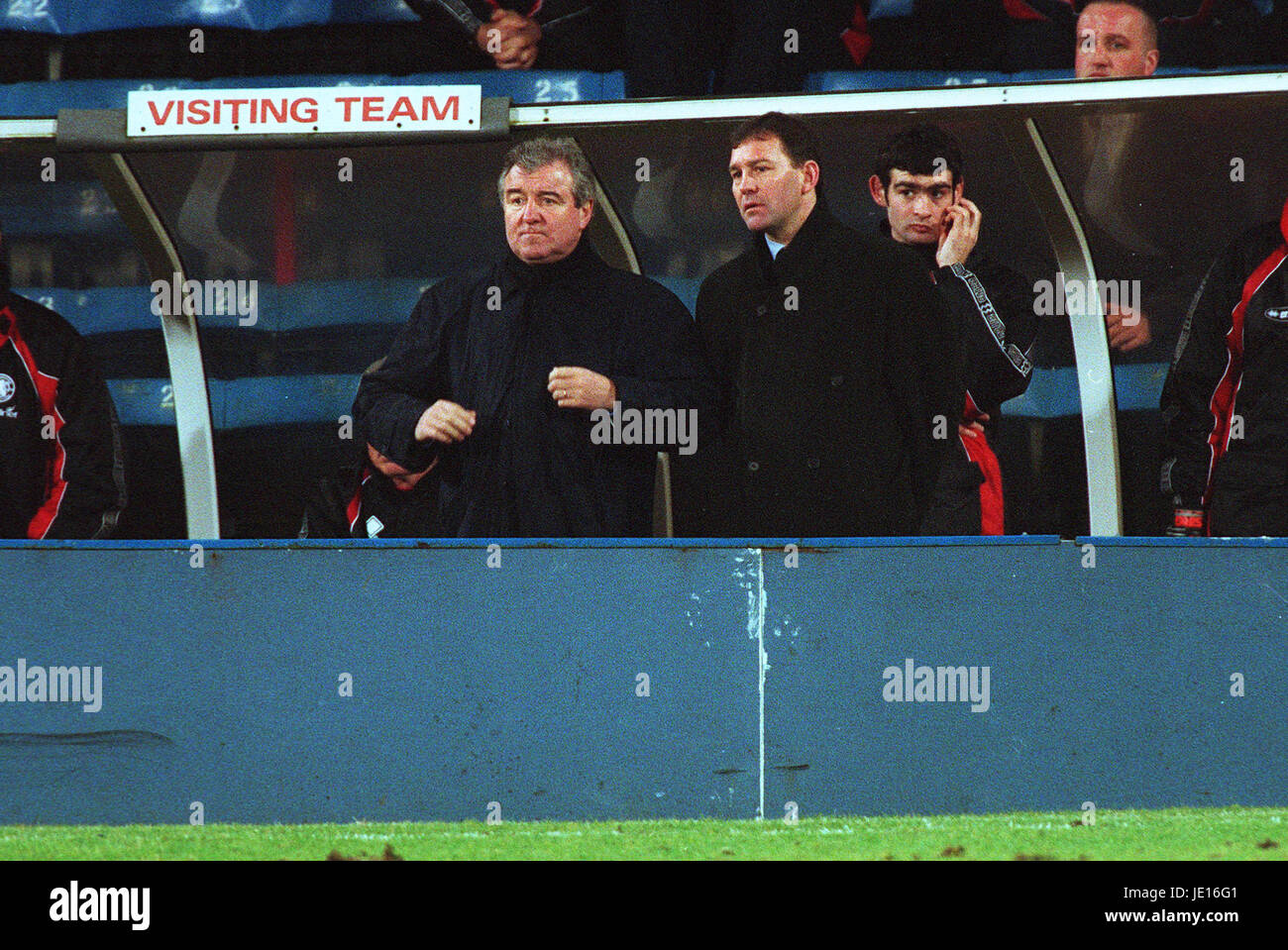 TERRY VENABLES & BRYAN ROBSON MIDDLESBROUGH FC SELHURST PARK LONDON 13 ...