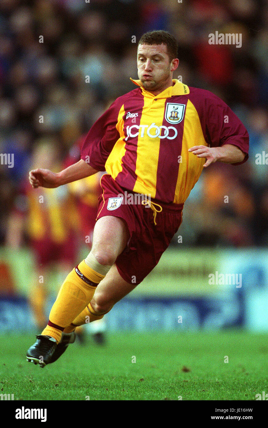 BILLY MCKINLAY BRADFORD CITY FC BRADFORD & BINGLEY STADIUM BRADFORD ...