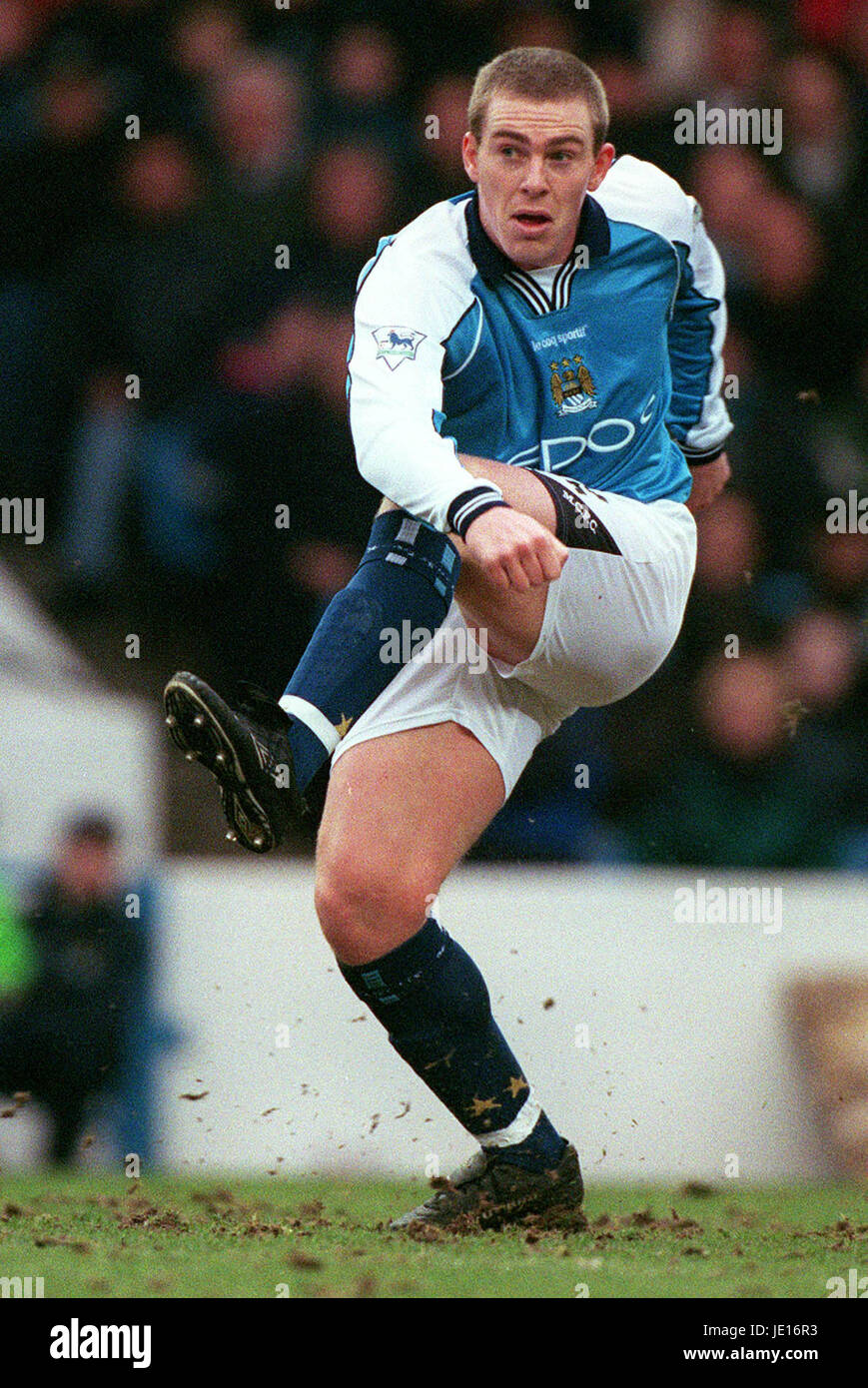 RICHARD DUNNE MANCHESTER CITY FC MANCHESTER ENGLAND MAINE ROAD STADIUM ...