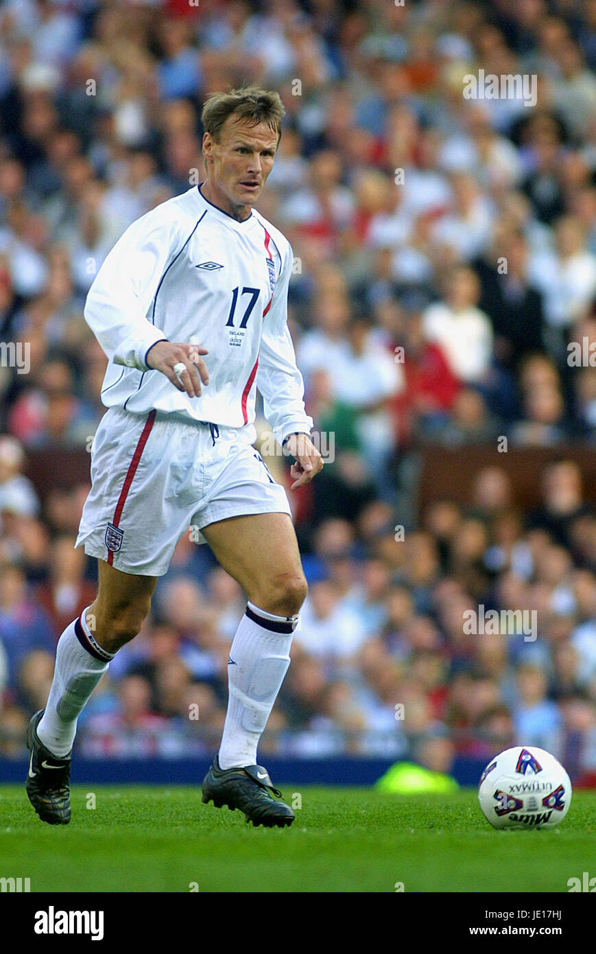TEDDY SHERINGHAM ENGLAND & TOTTENHAM HOTSPUR FC OLD TRAFFORD MANCHESTER ...