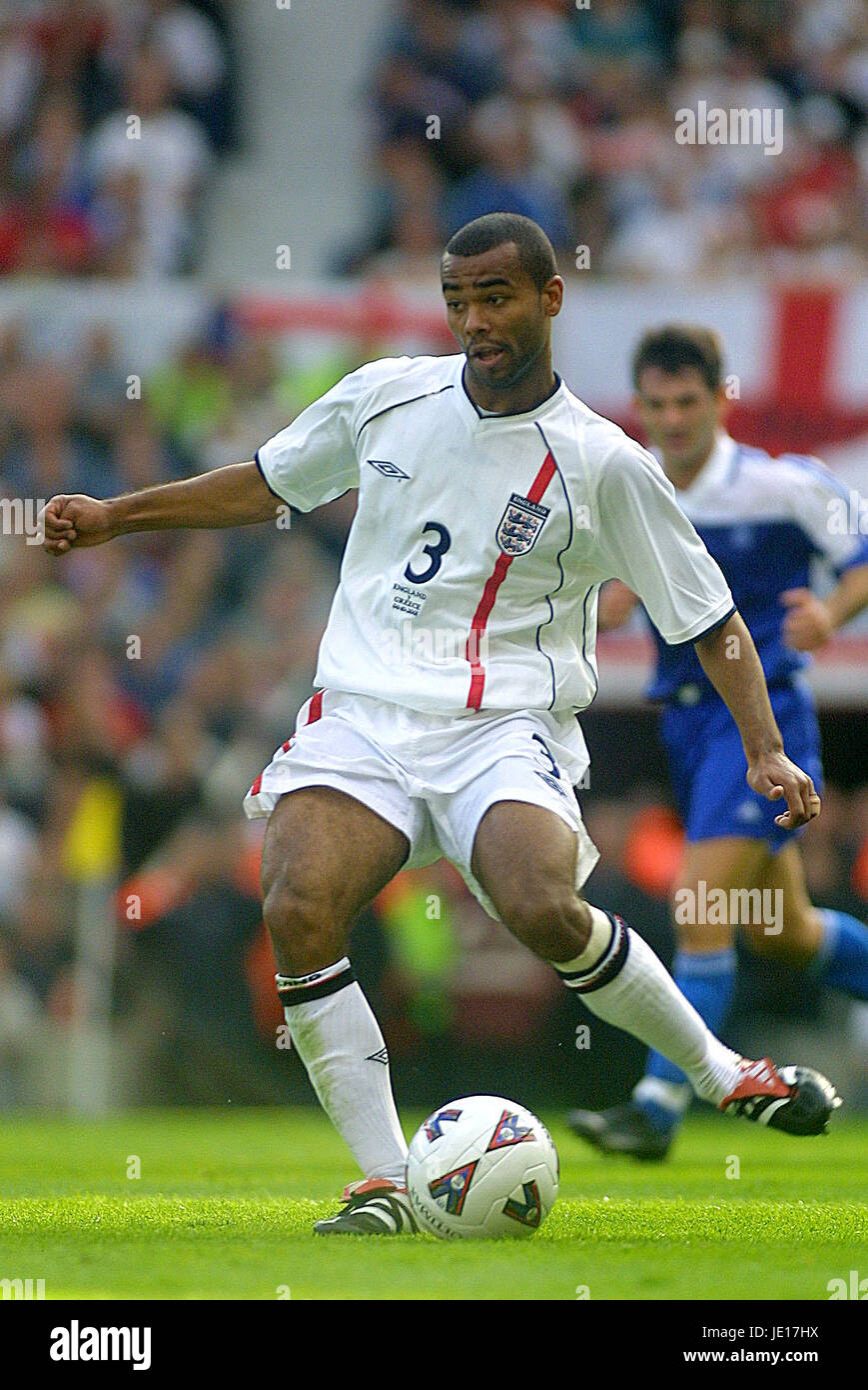 ASHLEY COLE ENGLAND & ARSENAL FC OLD TRAFFORD MANCHESTER 06 October ...