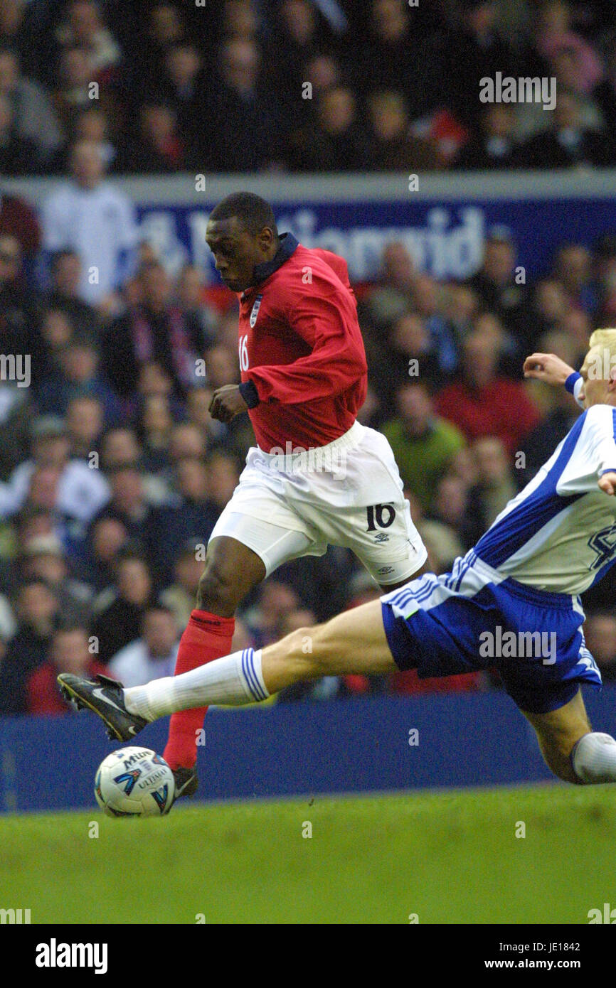 EMILE HESKEY & SAMI HYYPIA ENGLAND V FINLAND 24 March 2001 Stock Photo ...