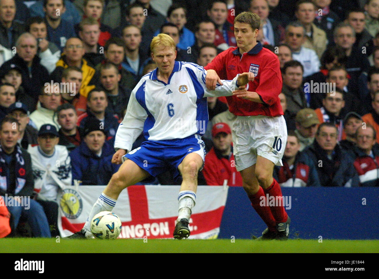 AKI RIHILAHTI & MICHAEL OWEN ENGLAND V FINLAND 24 March 2001 Stock ...
