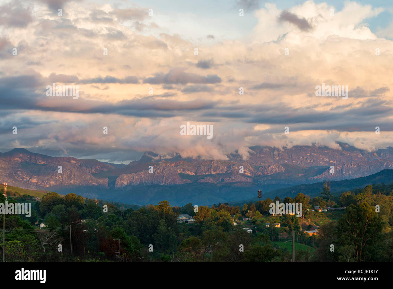 Chimanimani town seen in front of the Chimanimani mountains, Zimbabwe ...