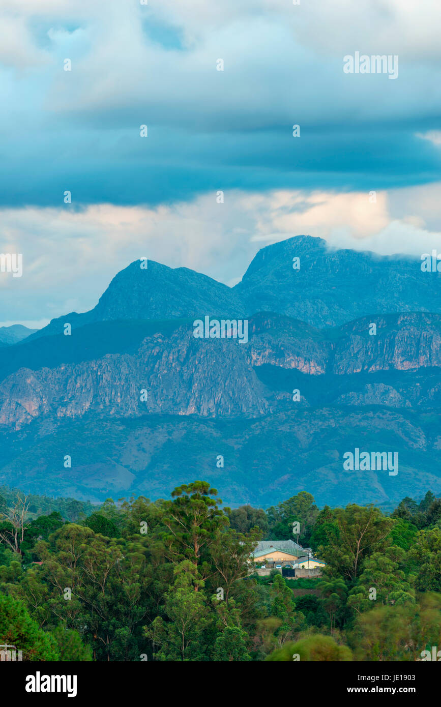 Chimanimani town seen in front of the Chimanimani mountains, Zimbabwe ...