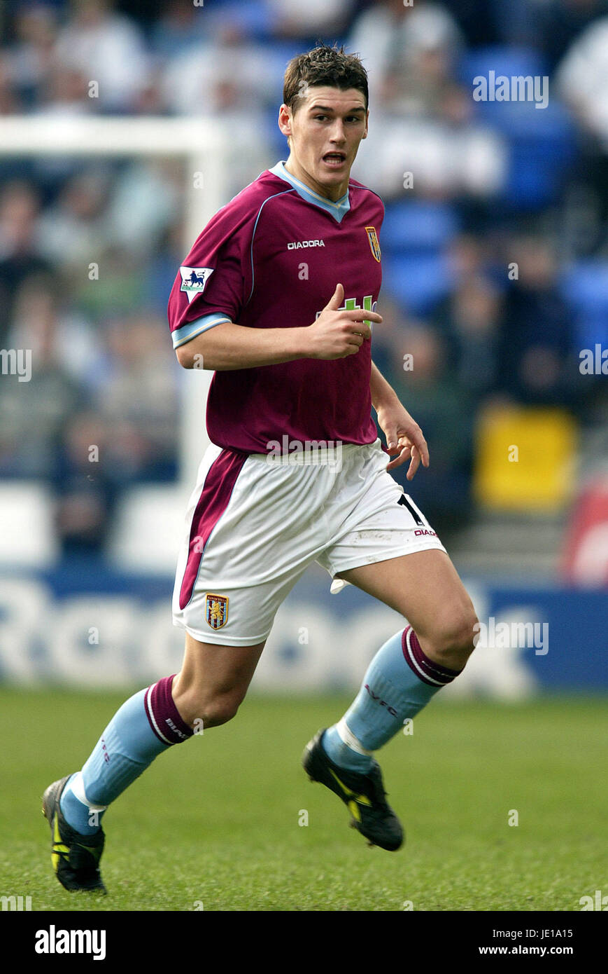Gareth barry football villa hi-res stock photography and images - Alamy