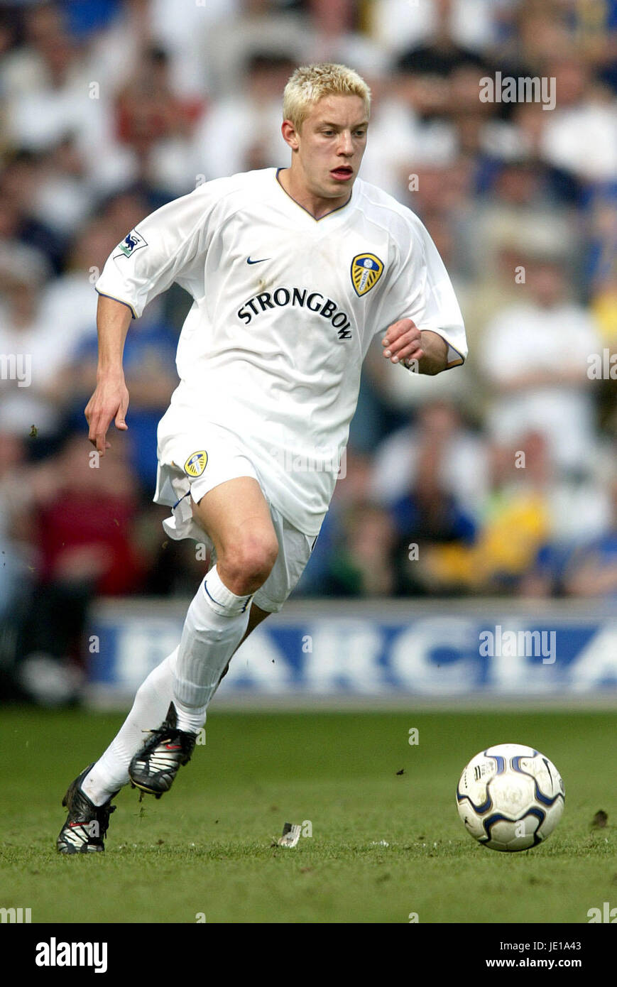 ALAN SMITH LEEDS UNITED FC ELLAND ROAD LEEDS 30 March 2002 Stock Photo ...