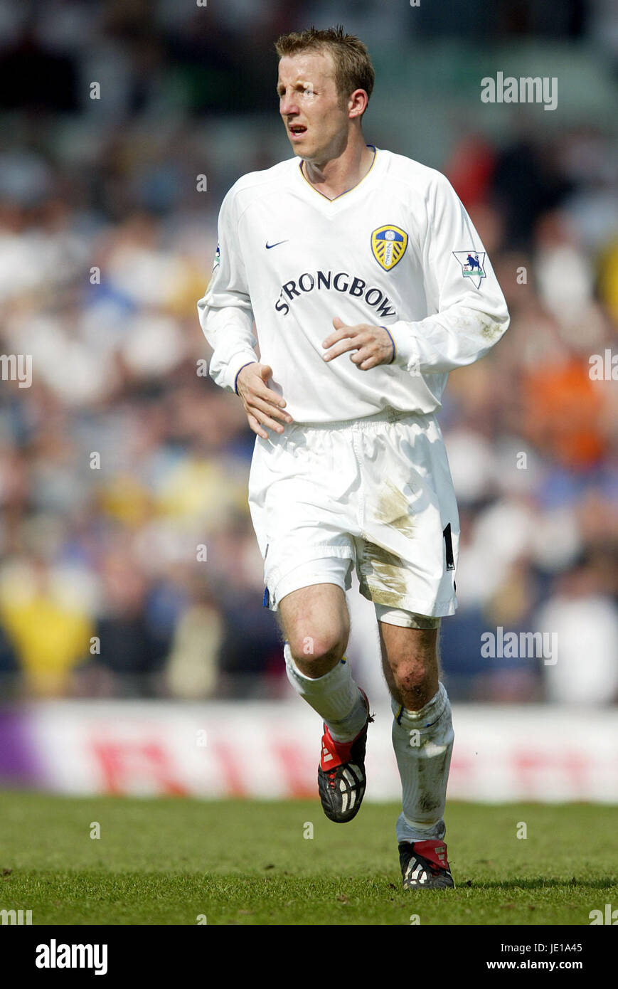 LEE BOWYER LEEDS UNITED FC ELLAND ROAD LEEDS 30 March 2002 Stock Photo ... LEE BOWYER LEEDS UNITED FC ELLAND ROAD LEEDS 30 March 2002 Stock Photo ...