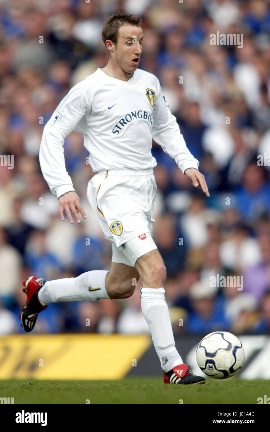 LEE BOWYER LEEDS UNITED FC ELLAND ROAD LEEDS 30 March 2002 Stock Photo ... LEE BOWYER LEEDS UNITED FC ELLAND ROAD LEEDS 30 March 2002 Stock Photo ...