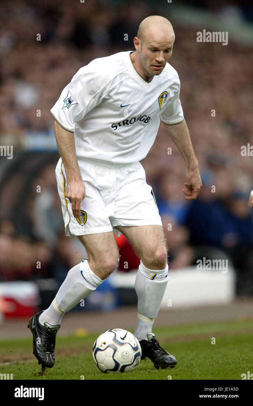 DANNY MILLS LEEDS UNITED FC ELLAND ROAD LEEDS 30 March 2002 Stock Photo ...
