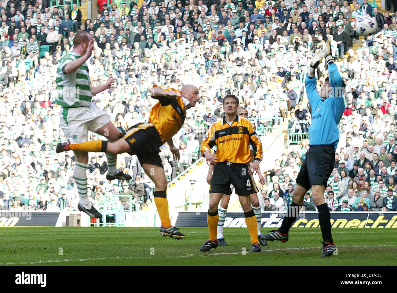 JOHN HARTSON SCORES CELTIC V LIVINGSTONE FC CELTIC PARK GLASGOW 06 ...