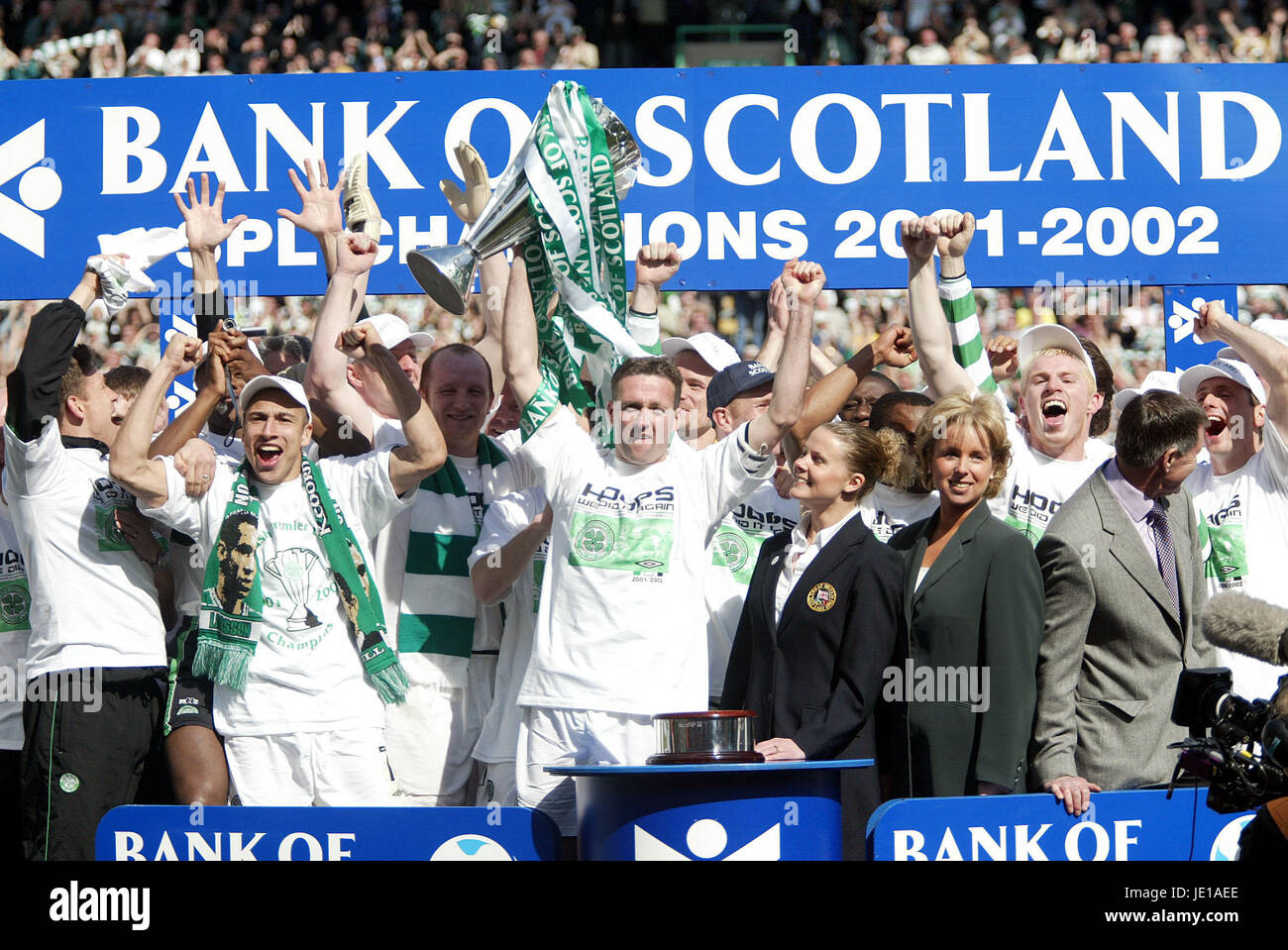 CELTIC CELEBRATE CHAMPIONSHIP CELTIC SPL CHAMPIONS 2001-2002 CELTIC ...