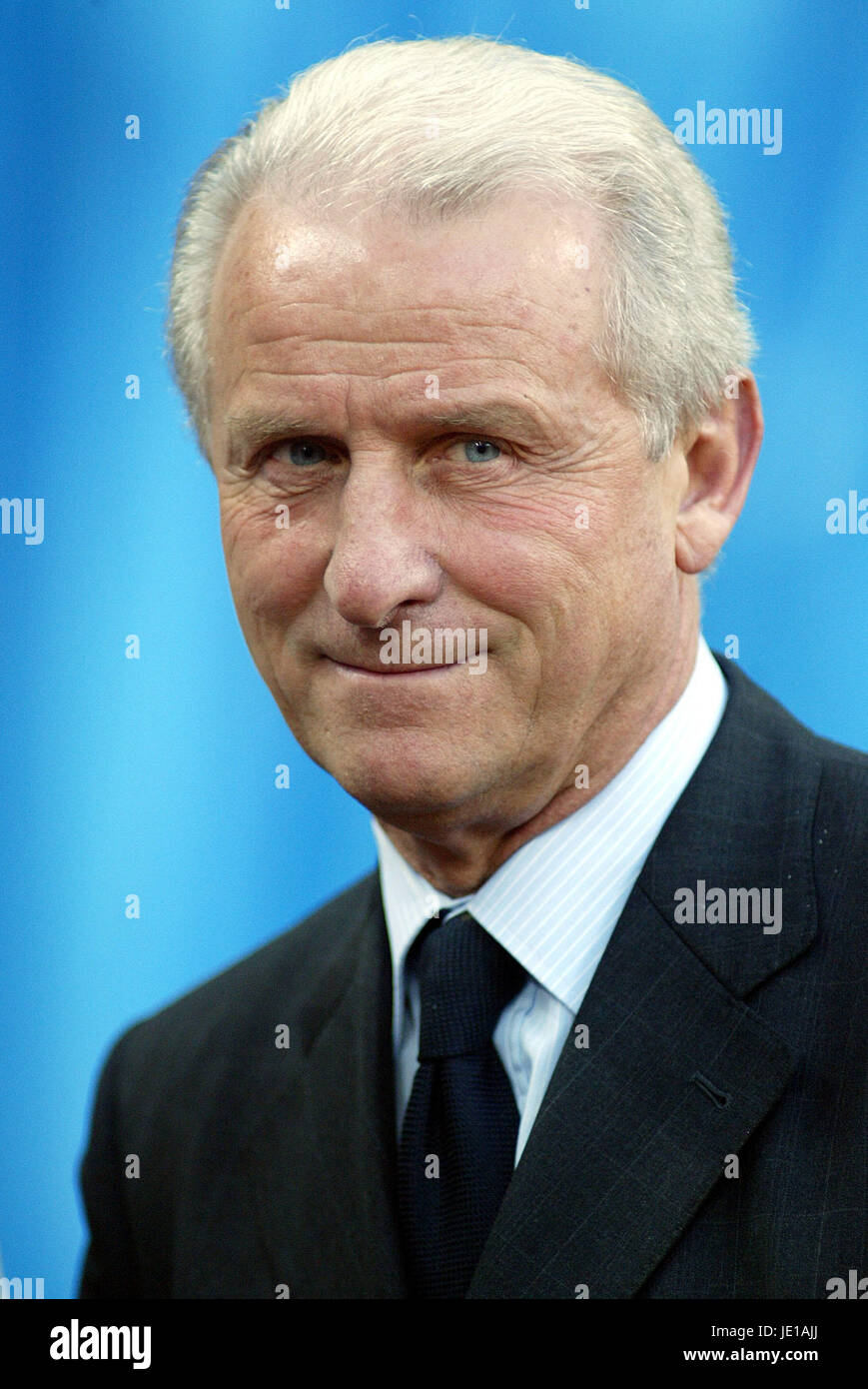 GIOVANNI TRAPATTONI COACH OF ITALY MILAN MILAN ITALY 17 April 2002 ...
