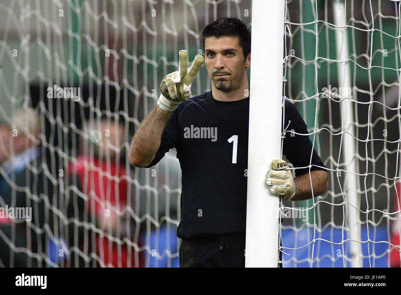 GIANLUIGI BUFFON ITALY & PARMA MILAN MILAN ITALY 17 April 2002 Stock ...