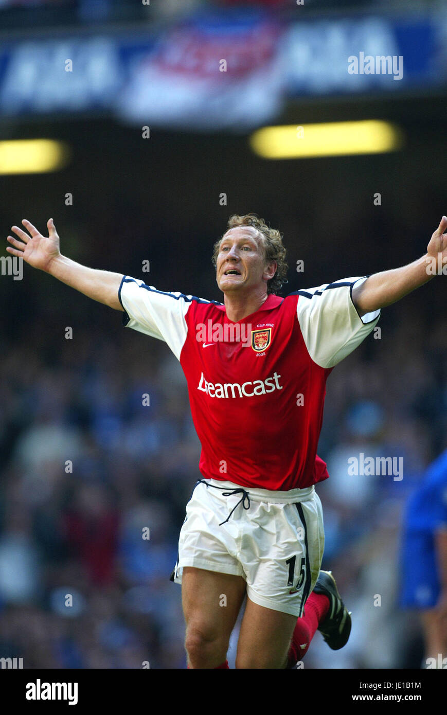 Football celebrating ray parlour hi-res stock photography and images ...