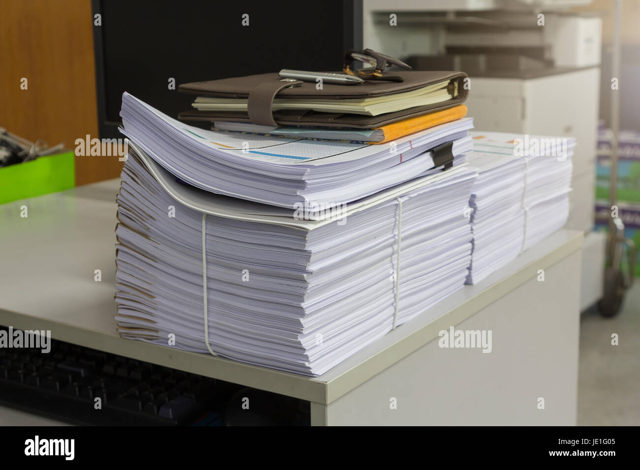 Paperwork desk messy hi-res stock photography and images - Alamy