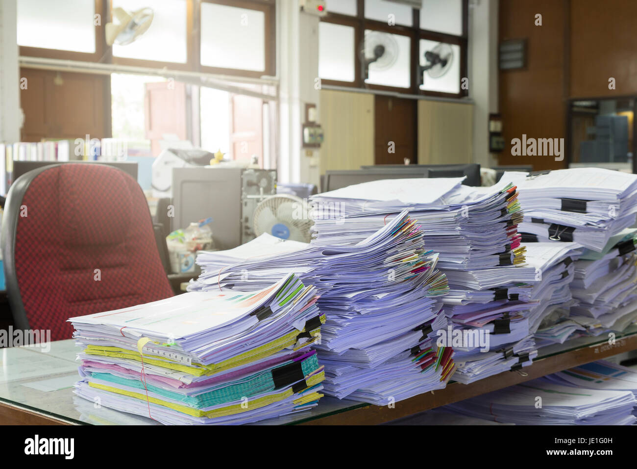 Paperwork desk messy hi-res stock photography and images - Alamy