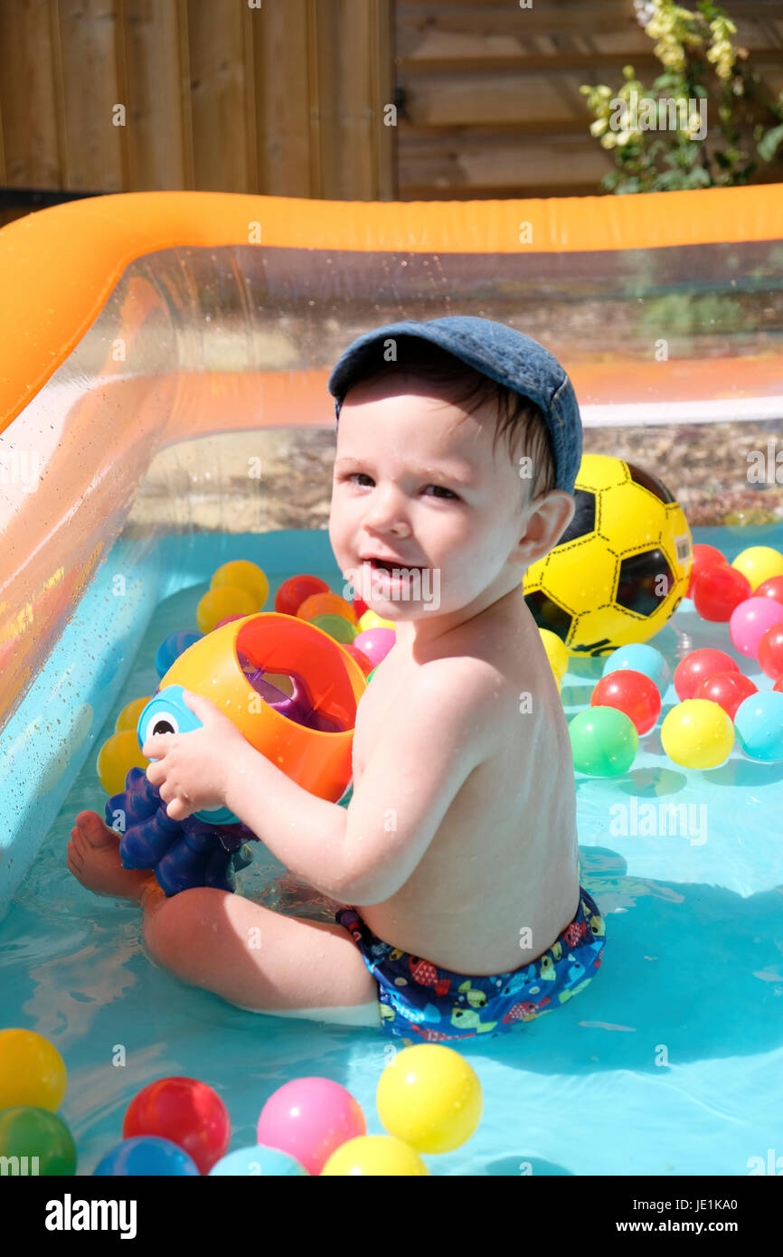 Baby covered up in sun hi-res stock photography and images - Alamy