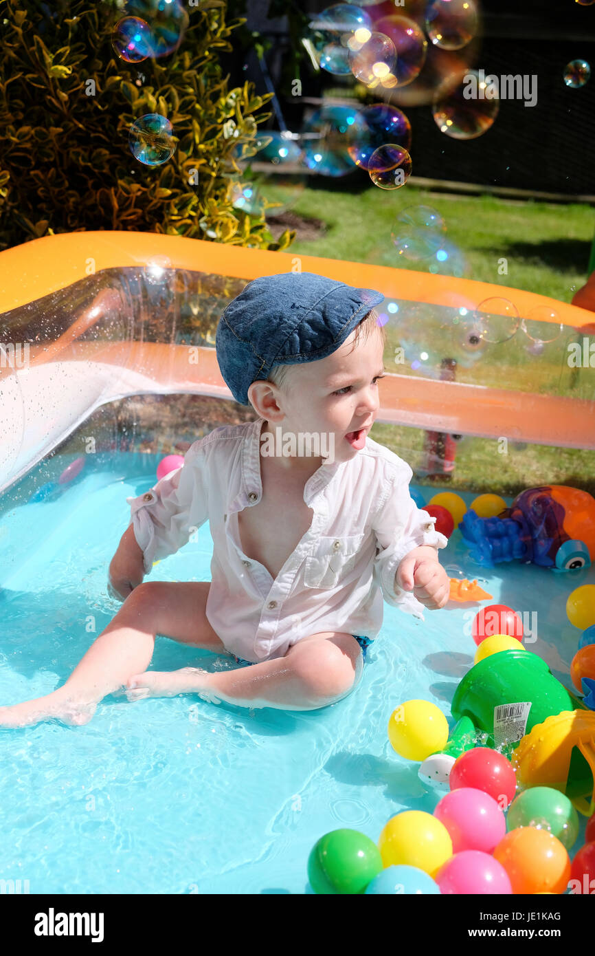 Sunny day pool hi-res stock photography and images - Alamy