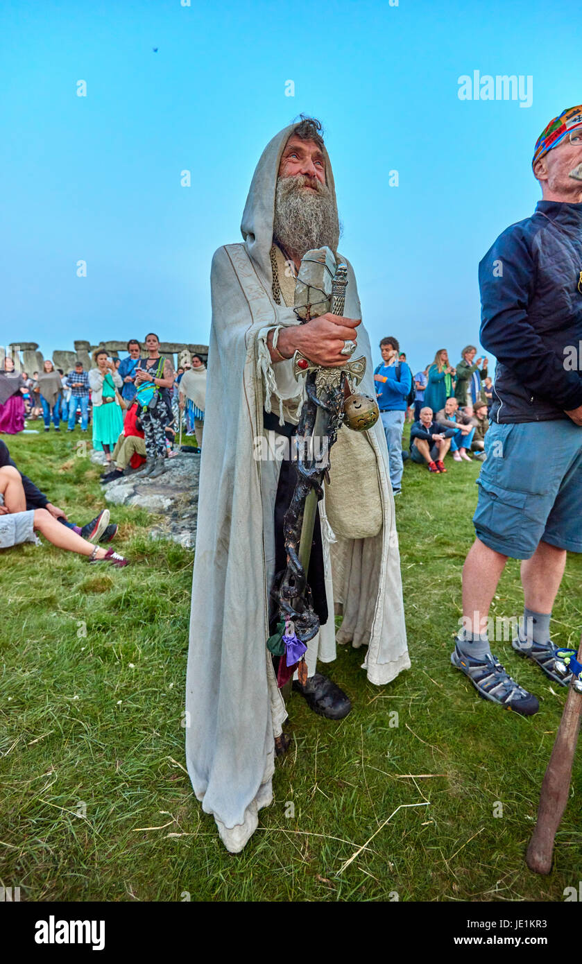 Stonehenge Summer Solstice Tour Sunrise 21st June 2071 Stock Photo - Alamy