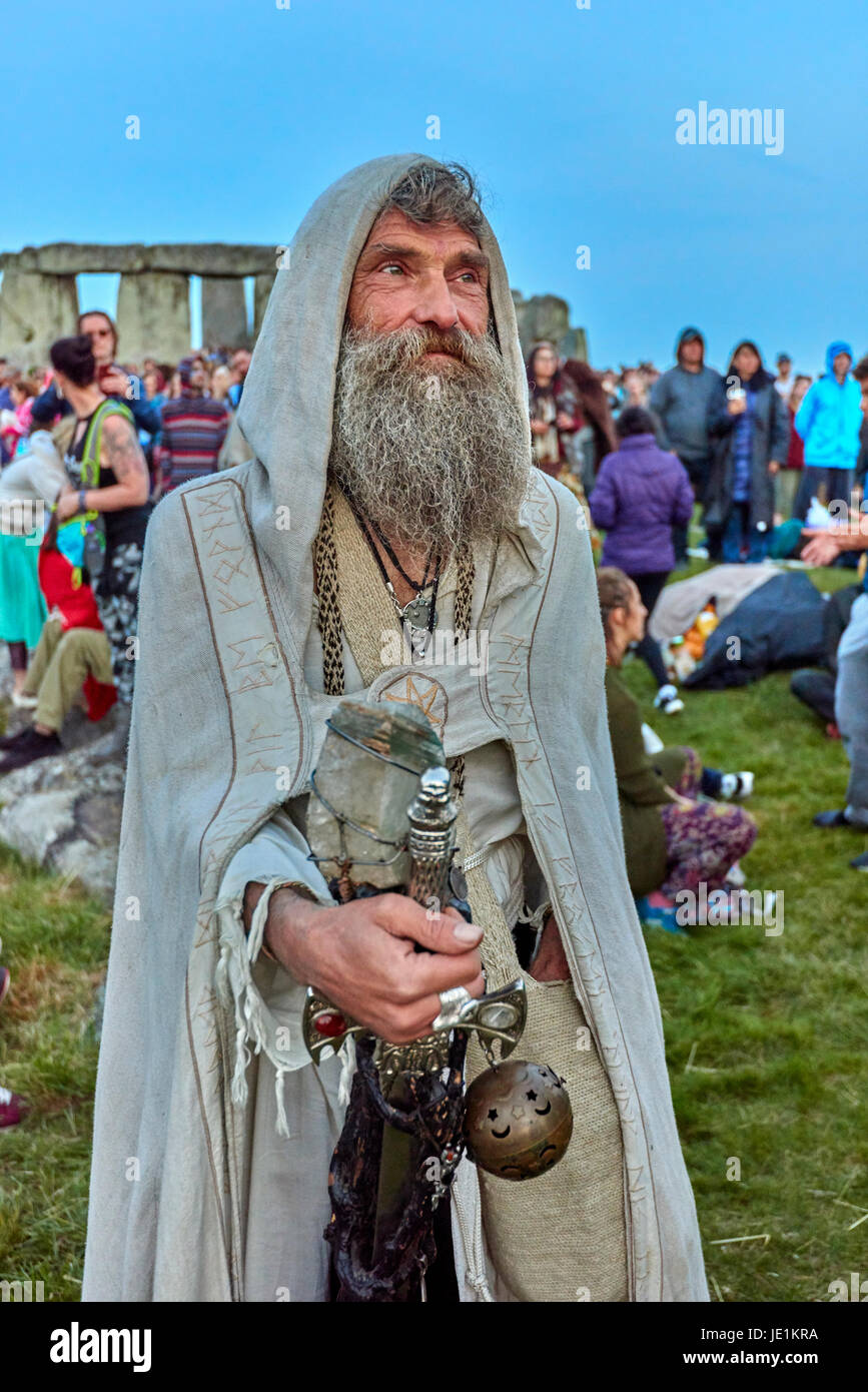 Stonehenge Summer Solstice Tour Sunrise 21st June 2074 Stock Photo - Alamy