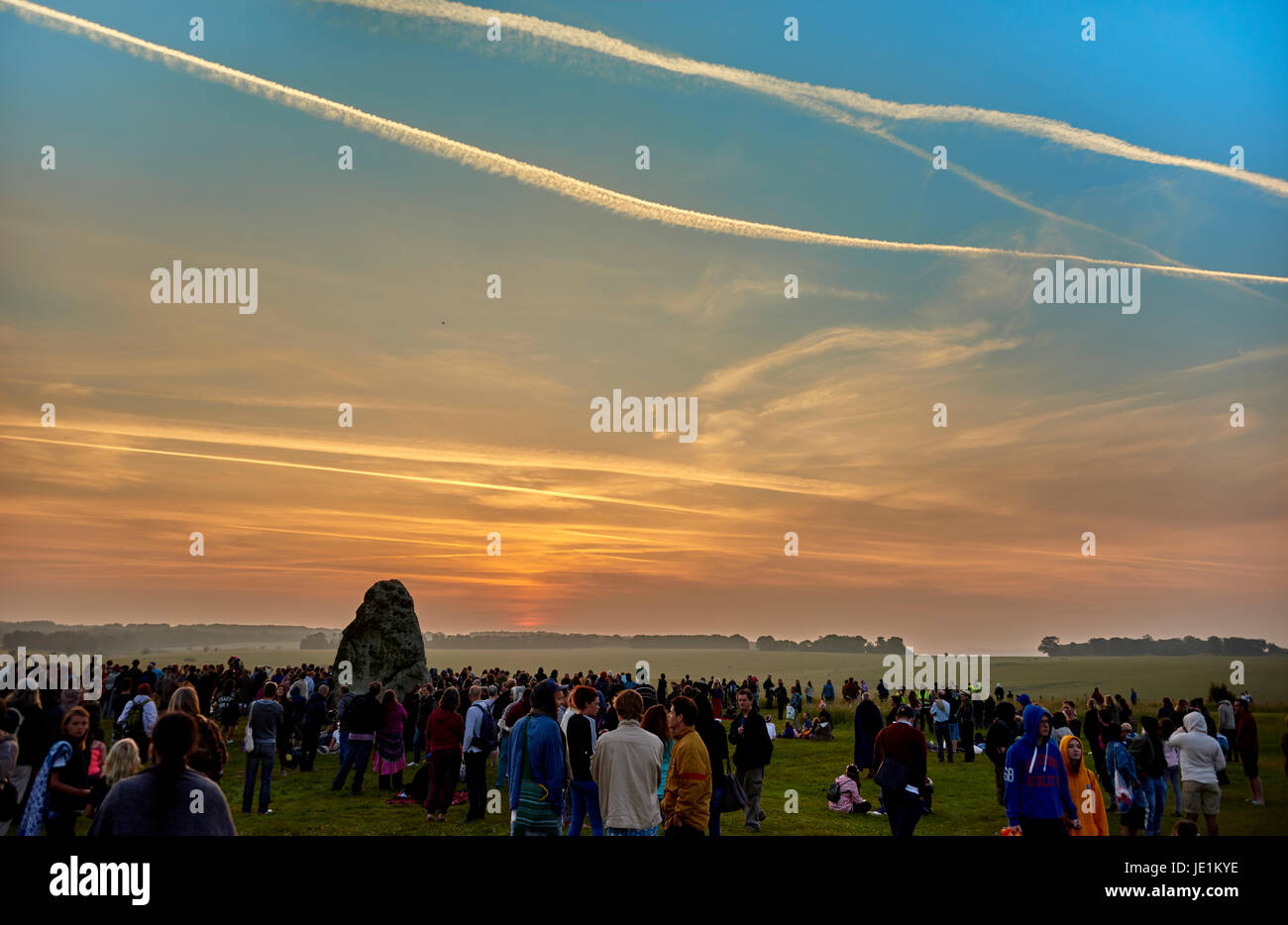 Stonehenge Summer Solstice Tour Sunrise 21st June 2098 Stock Photo - Alamy