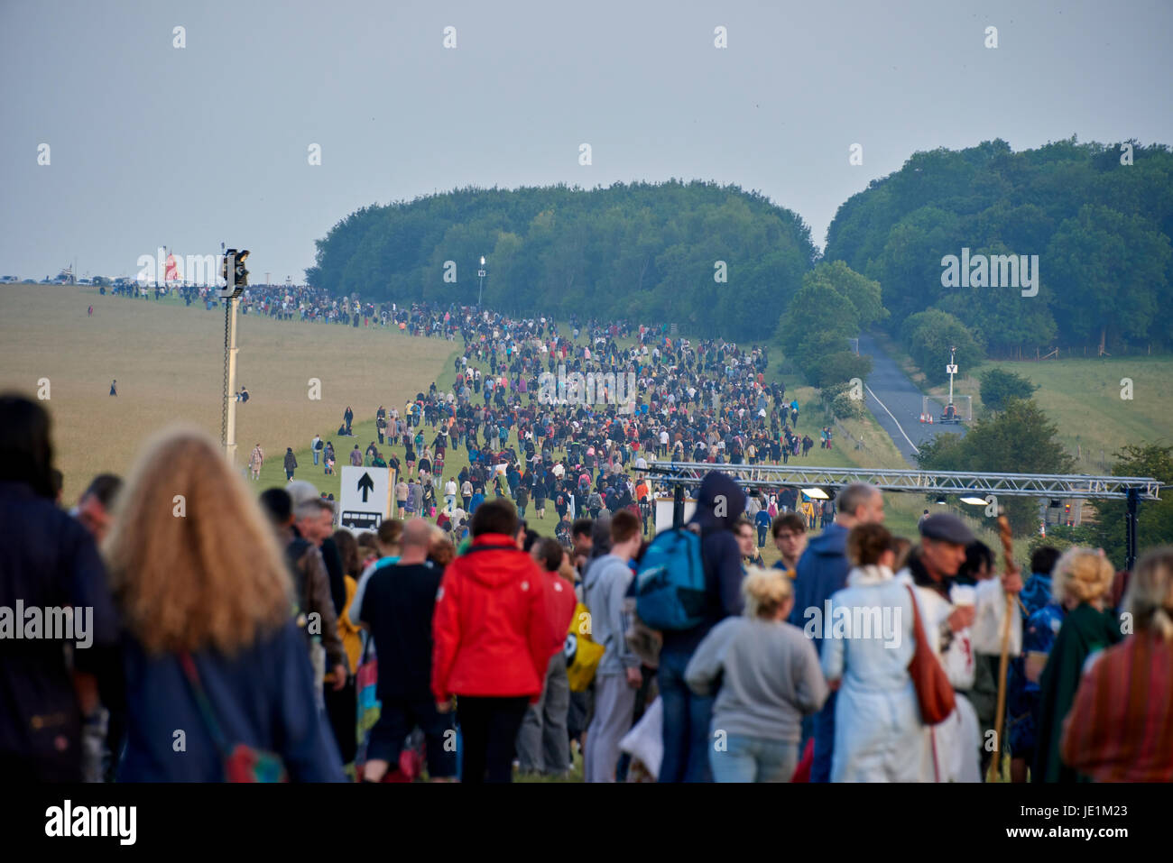 Stonehenge Summer Solstice Tour Sunrise 21st June 2109 Stock Photo - Alamy