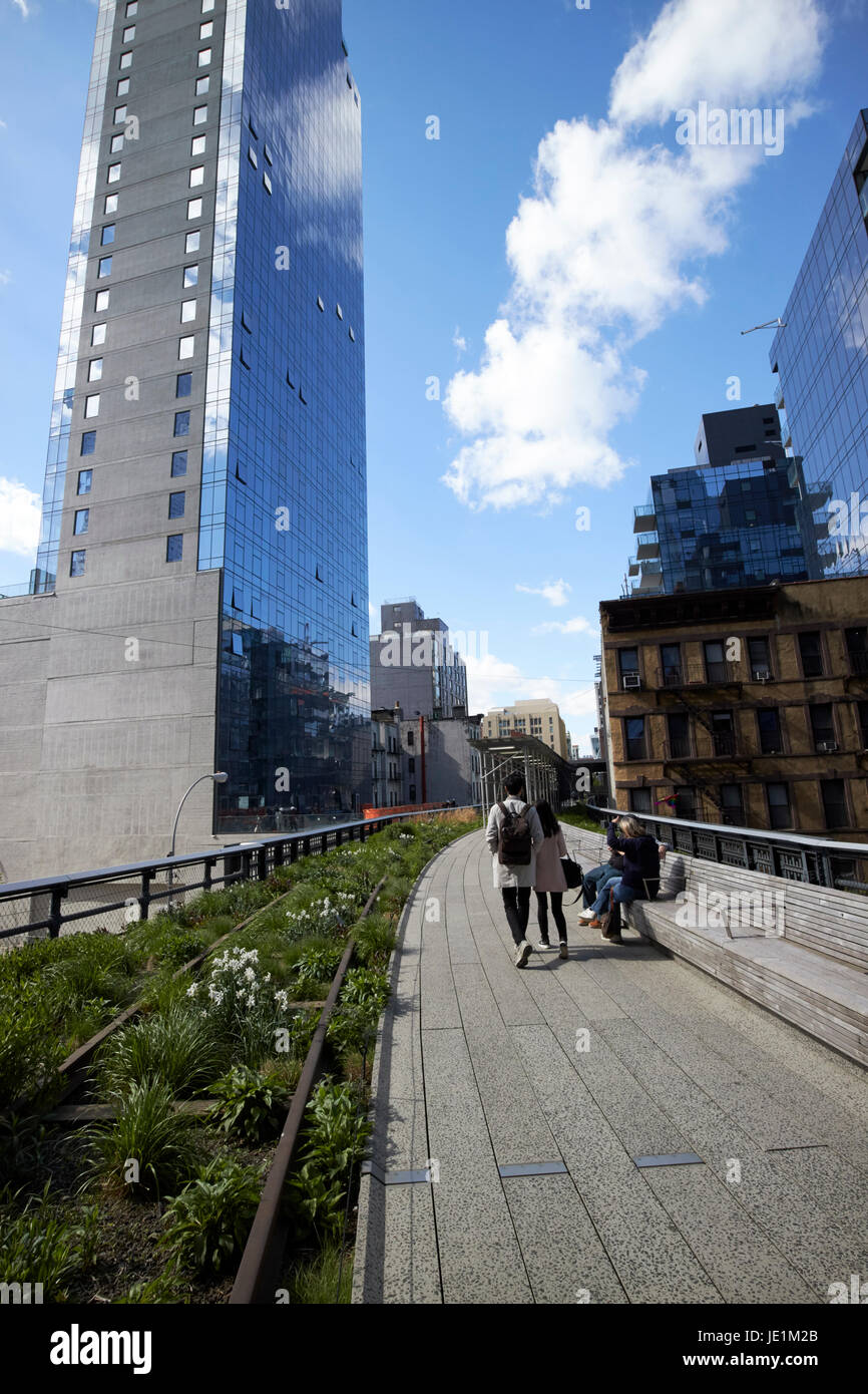 the high line elevated park walkway with old train line chelsea New ...