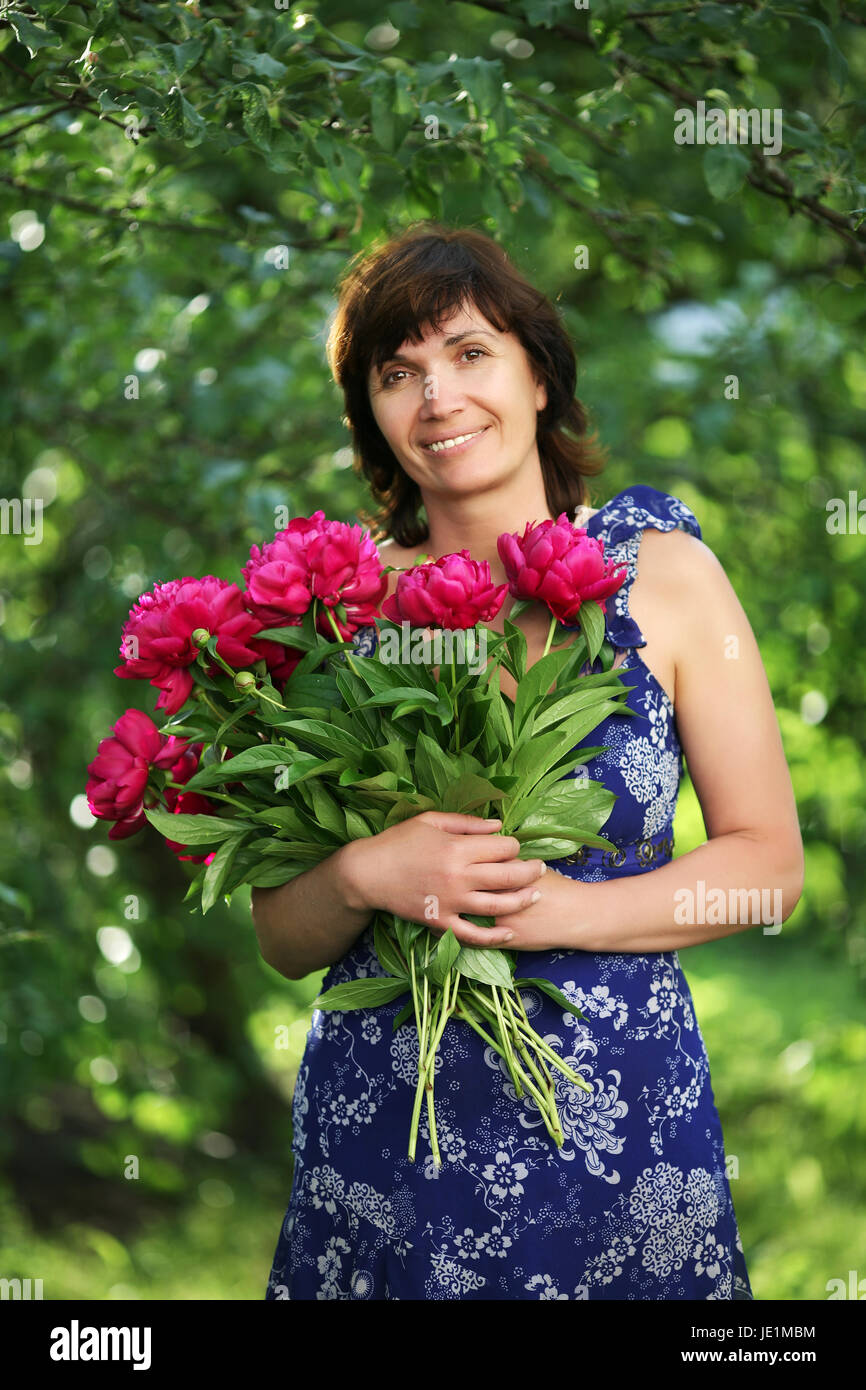 Average woman portrait hi-res stock photography and images - Alamy