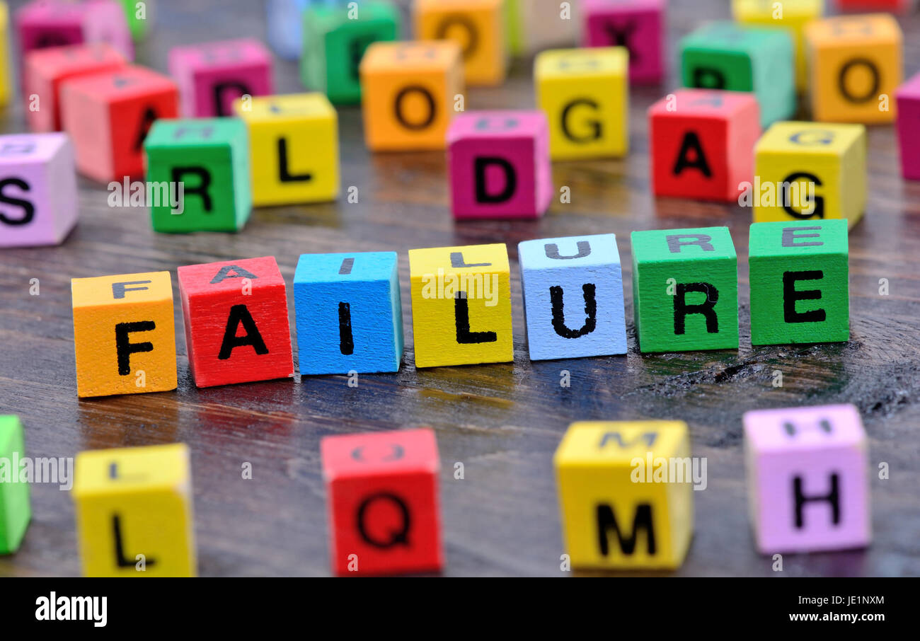 Failure word on wooden table Stock Photo - Alamy