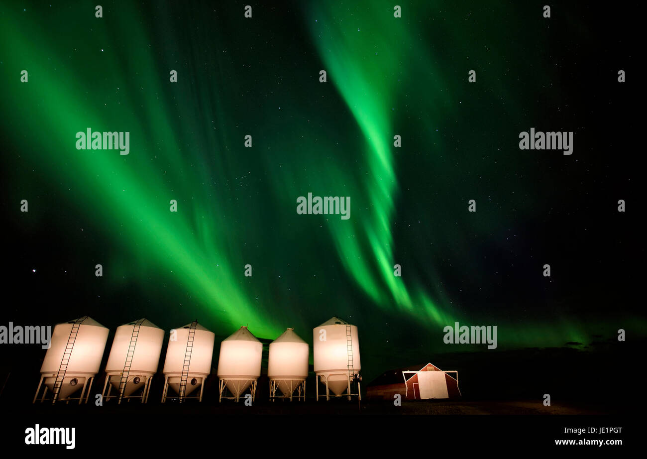 Northern lights saskatchewan farm hi-res stock photography and images ...