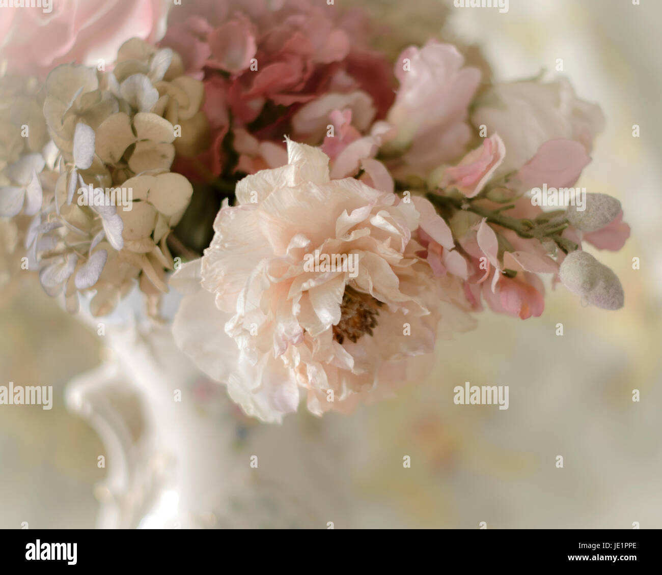 Foral bouquet hi-res stock photography and images - Alamy