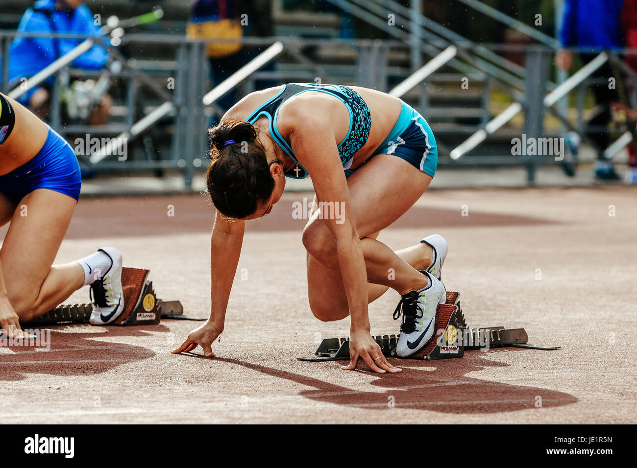 Female Sprinter Starting Stock Photos & Female Sprinter Starting Stock ...