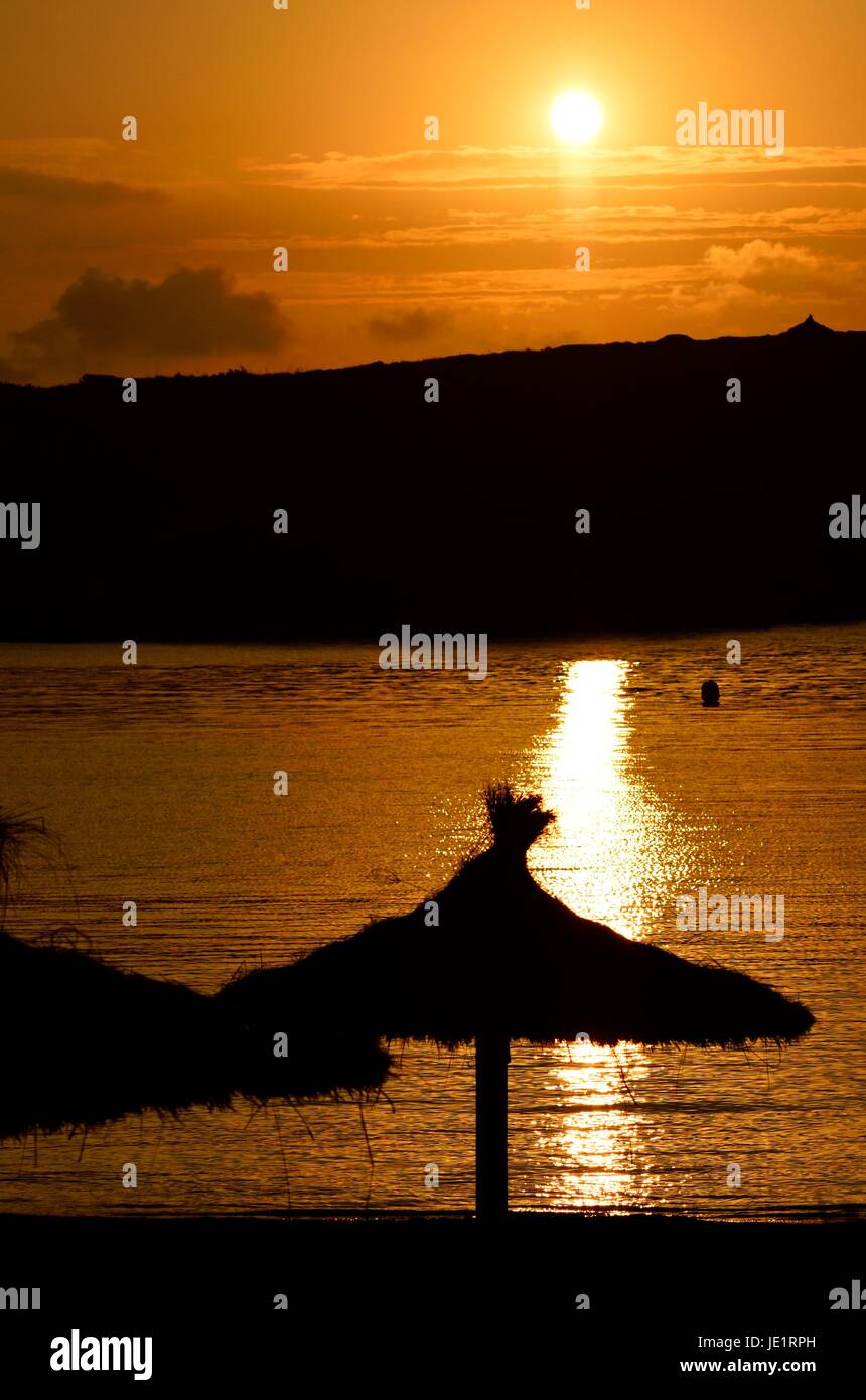 Umbrella sun silhouette hi-res stock photography and images - Alamy
