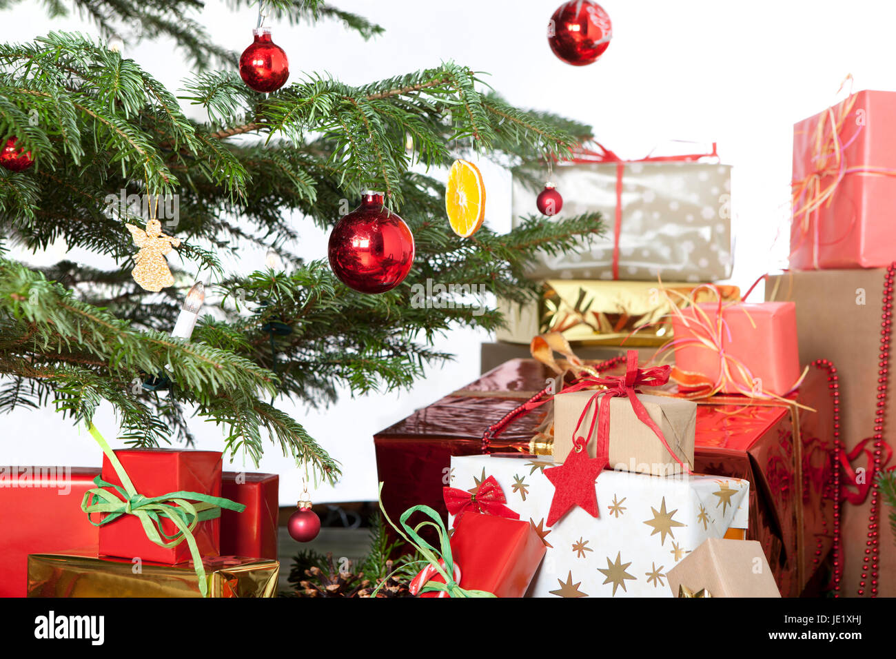Presents under a christmas tree hi-res stock photography and images - Alamy