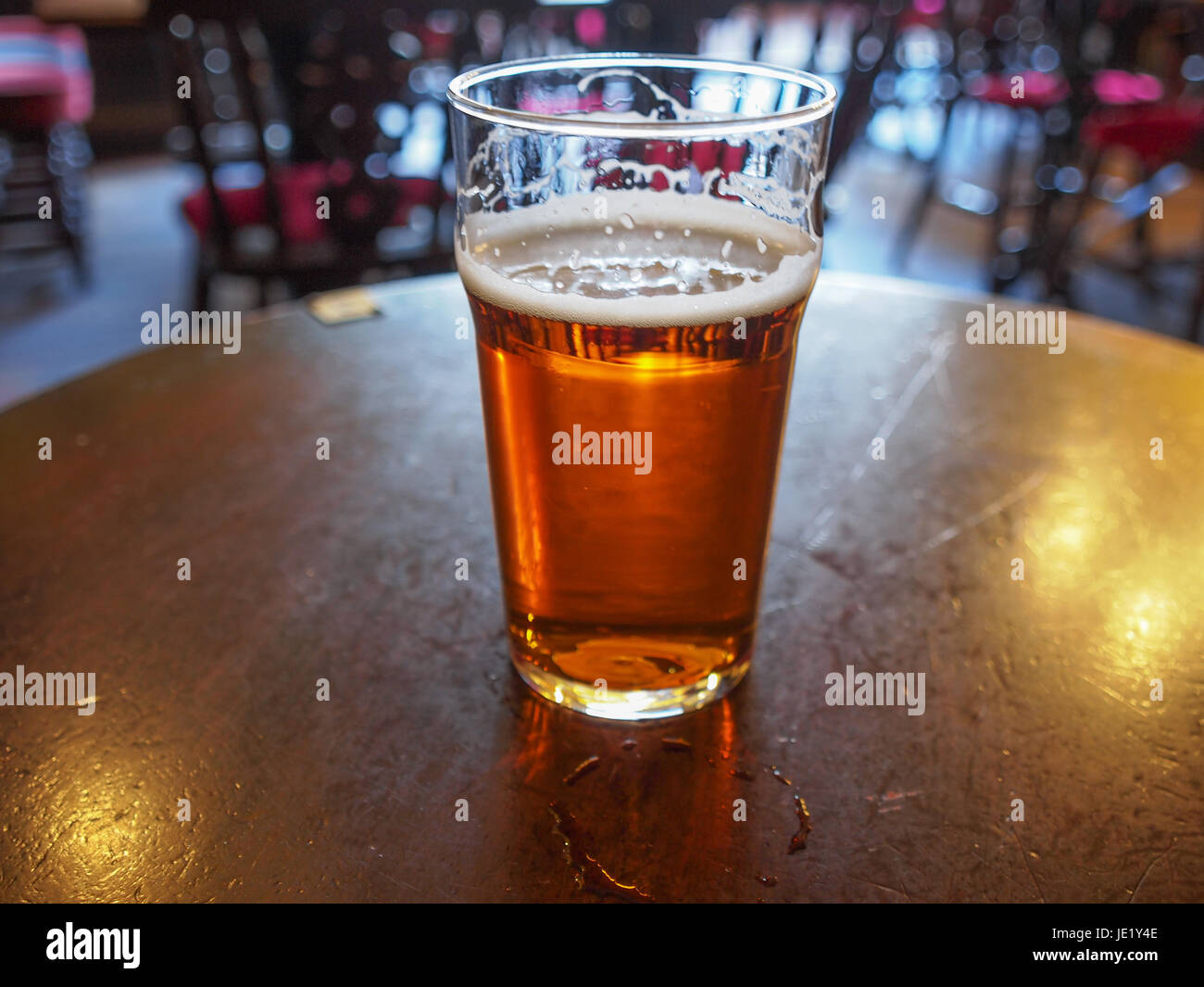 A pint of English ale beer in a pub Stock Photo - Alamy