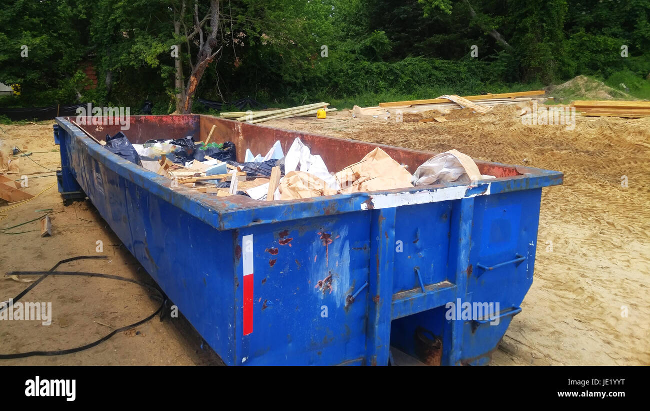 Overflow dumpster hi-res stock photography and images - Alamy
