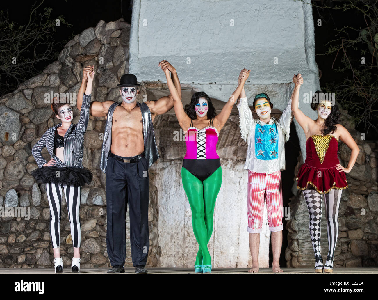 Clown bowing hi-res stock photography and images - Alamy