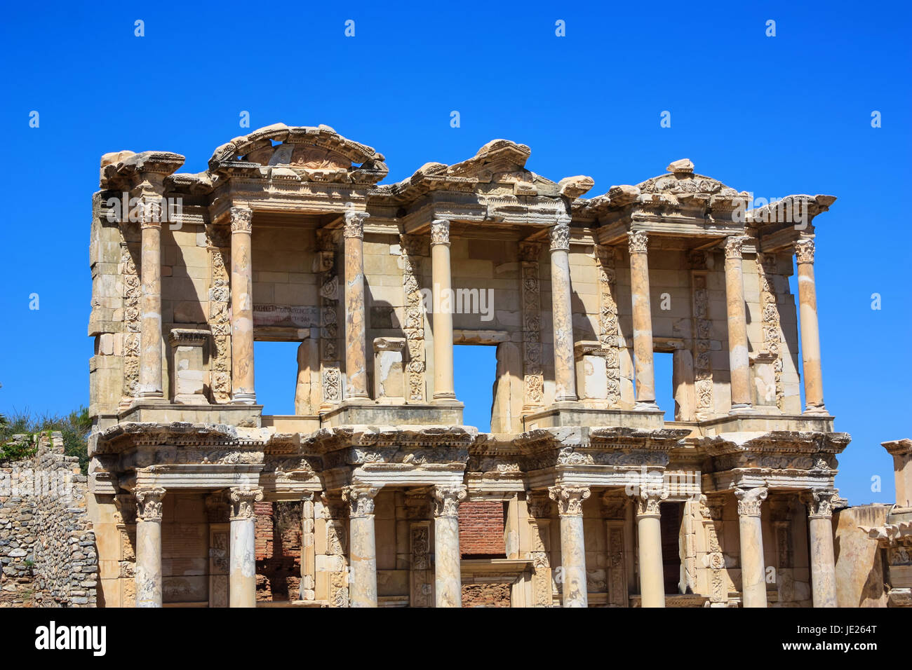 Classical ancient monuments hi-res stock photography and images - Alamy