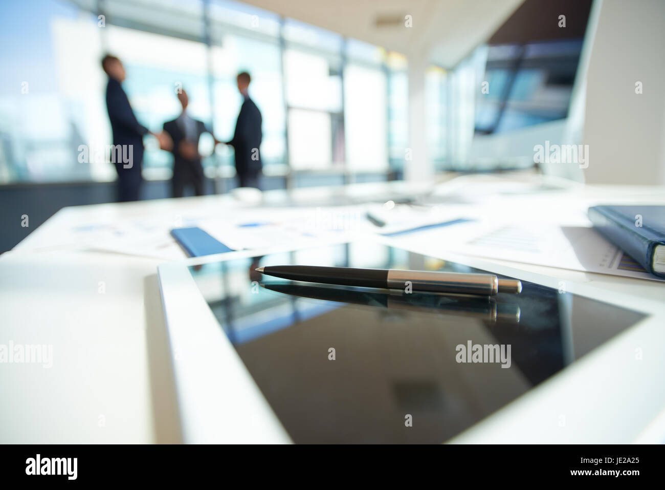 Office table with ballpoint pen Stock Photo - Alamy