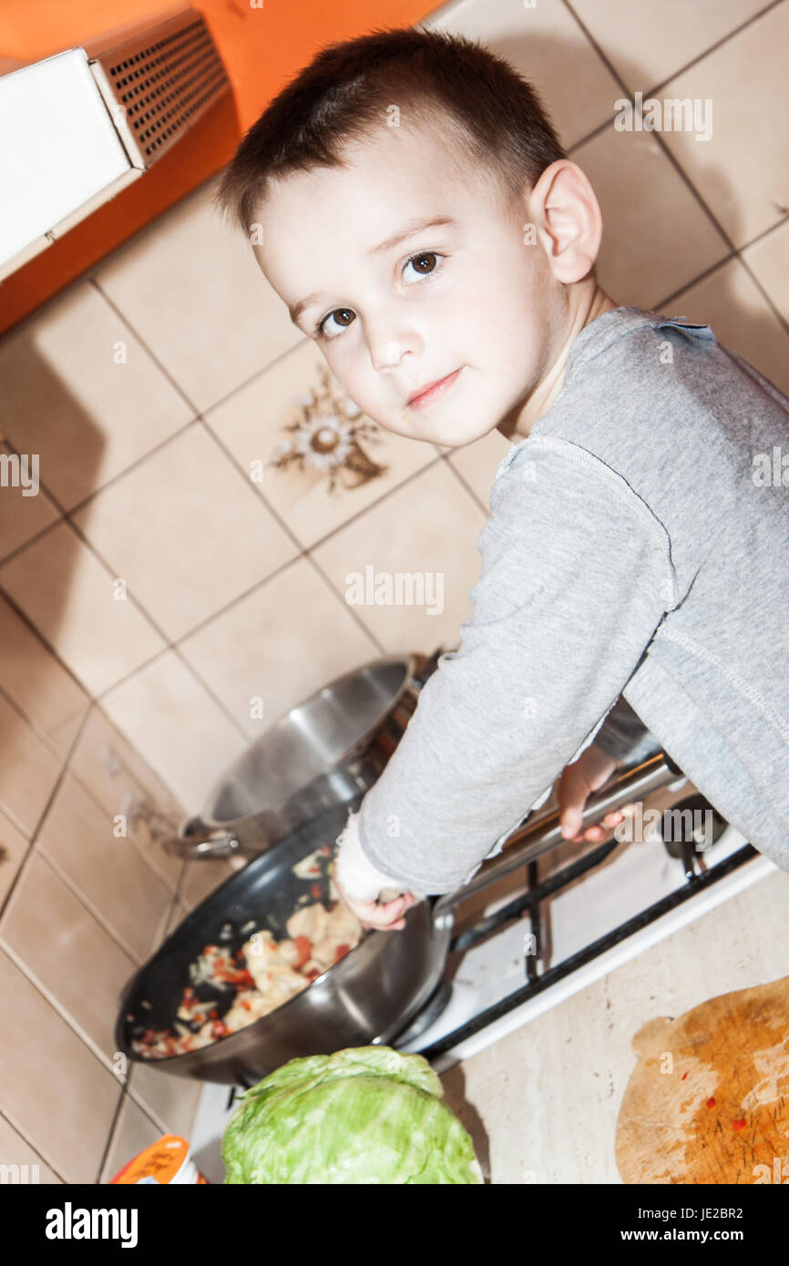 Finger cut kitchen bandage hi-res stock photography and images - Alamy