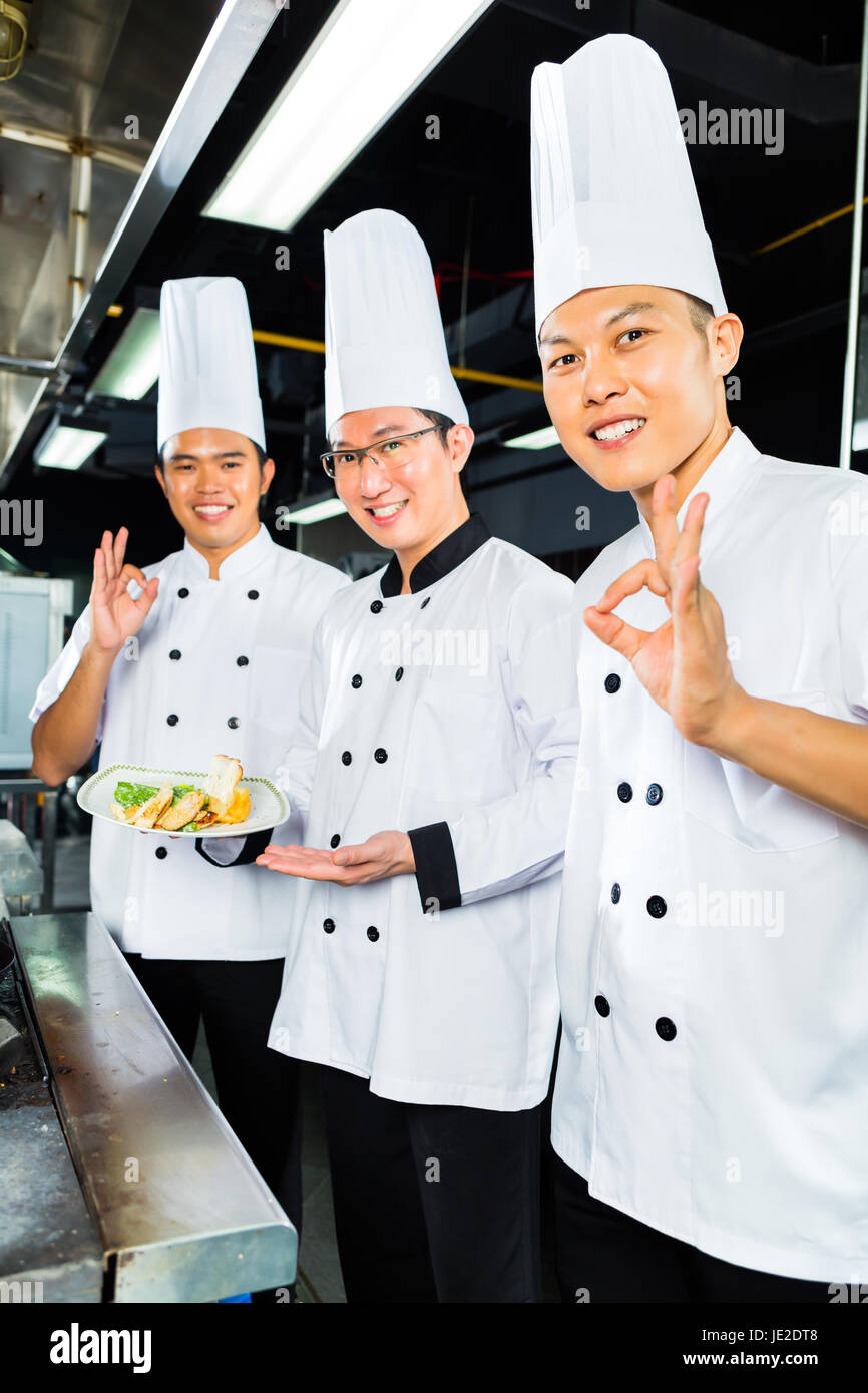 Indonesian students in uniform hi-res stock photography and images - Alamy