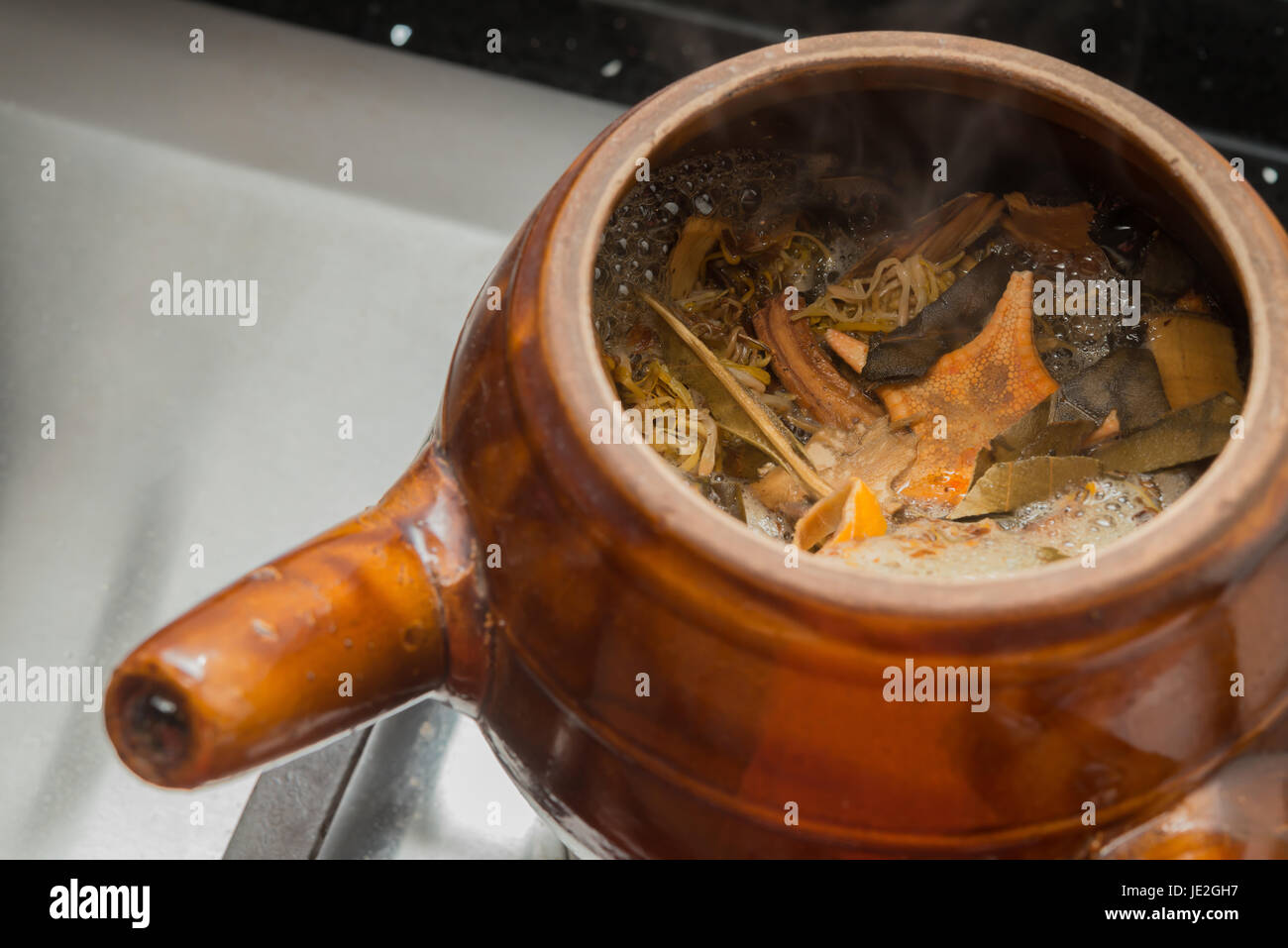 Boil chinese medicine hi-res stock photography and images - Alamy