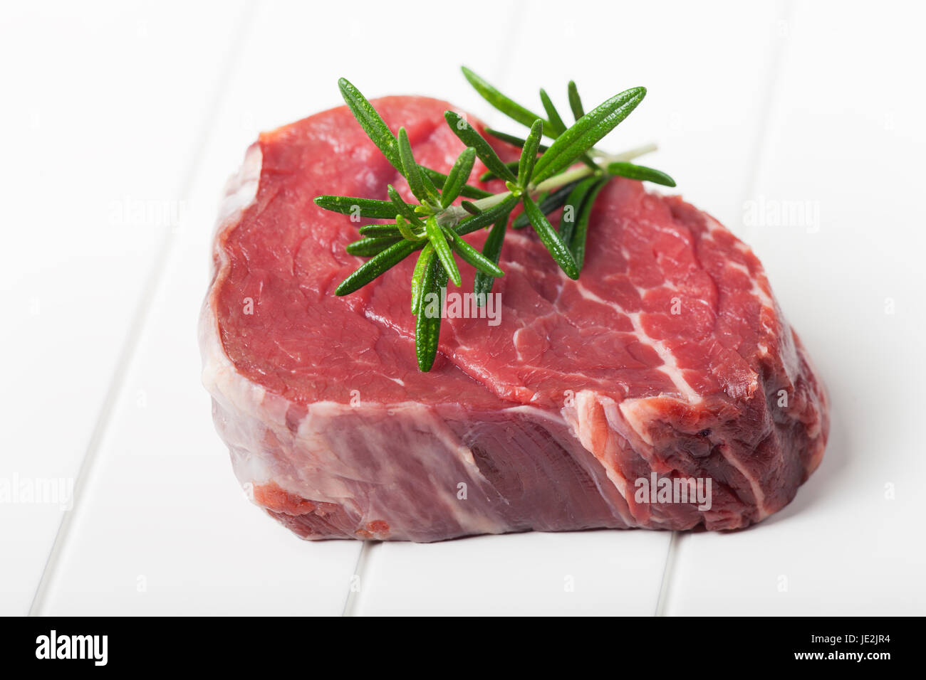 Rohes stuck rinderfilet hi-res stock photography and images - Alamy