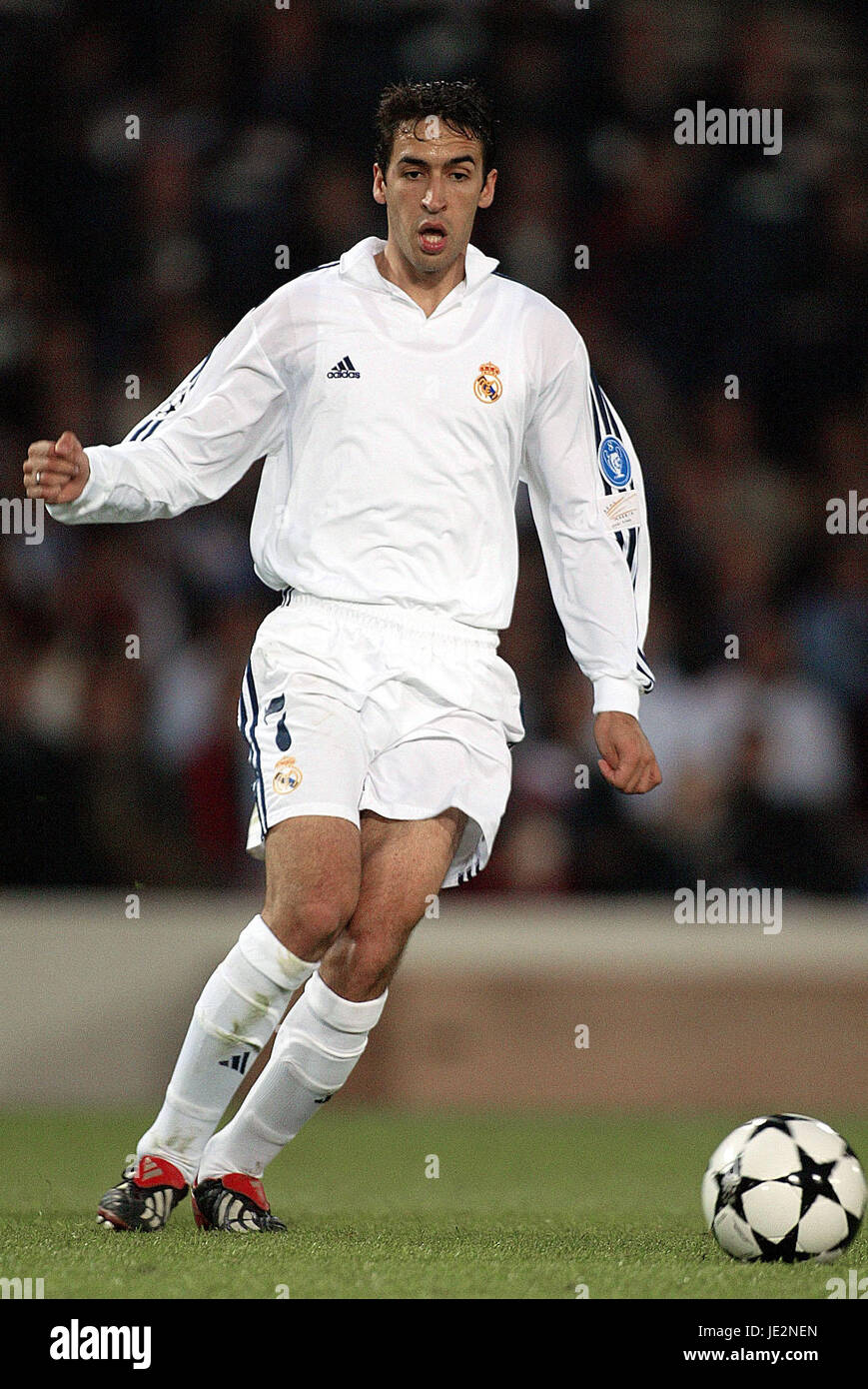 Real madrid raul 2002 hi-res stock photography and images - Alamy