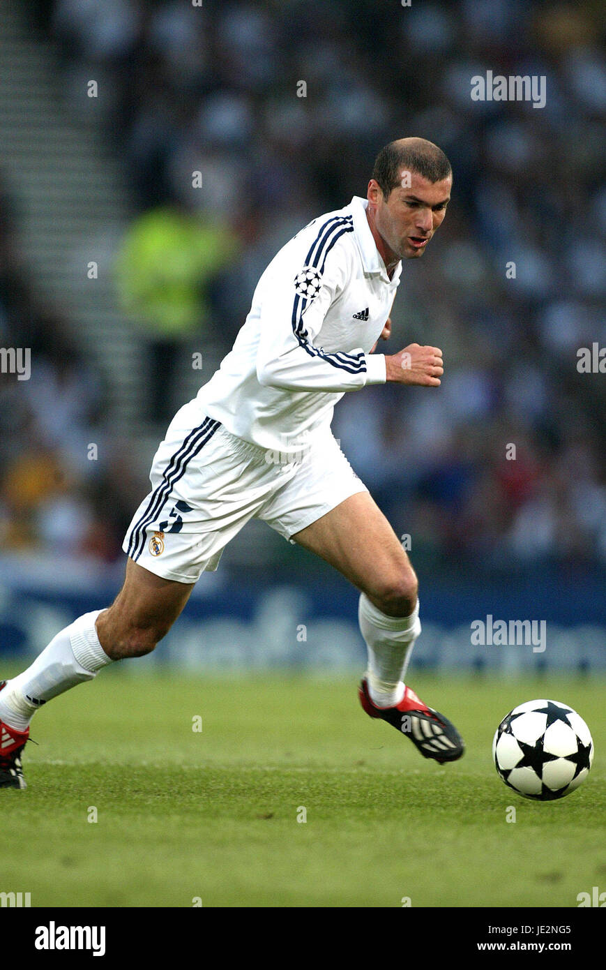 ZINEDINE ZIDANE REAL MADRID CF HAMPDEN PARK GLASGOW 15 May 2002 Stock ...