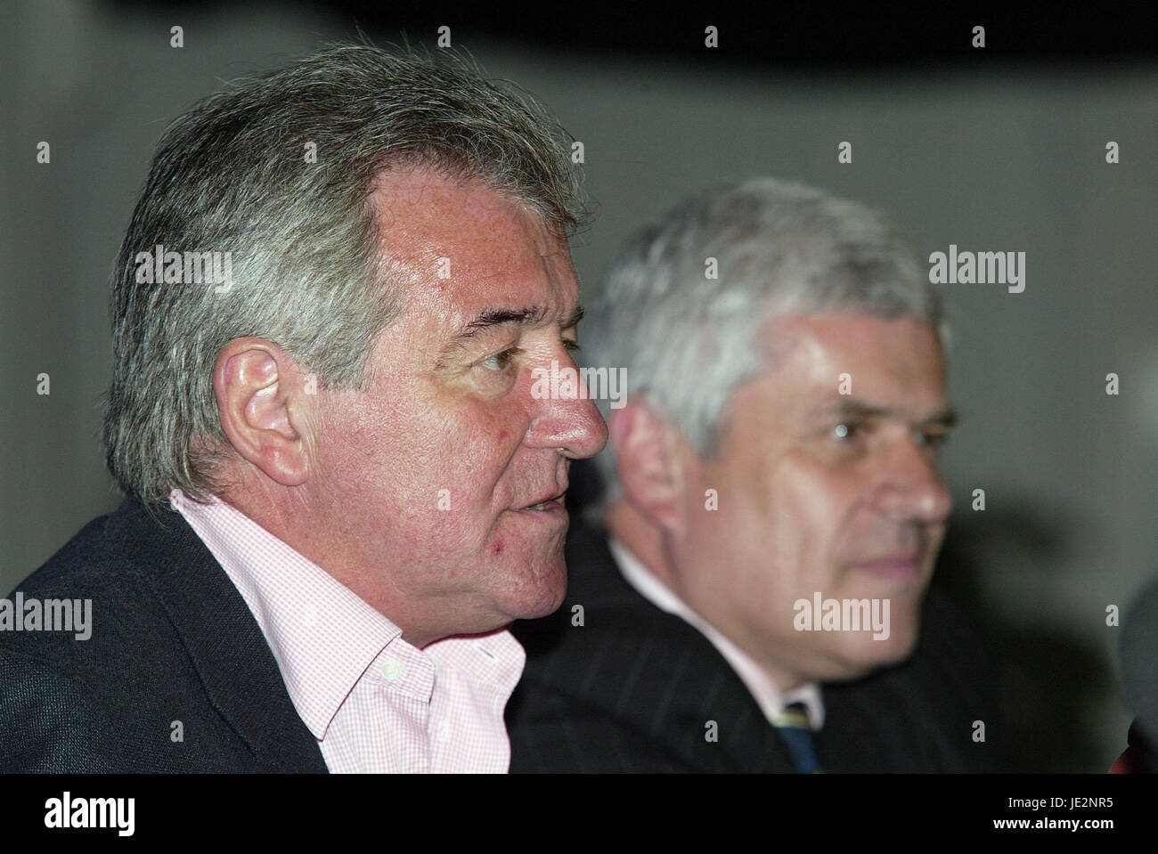 TERRY VENABLES PETER RISDALE LEEDS MANAGER & CHAIRMAN ELLAND ROAD LEEDS ...